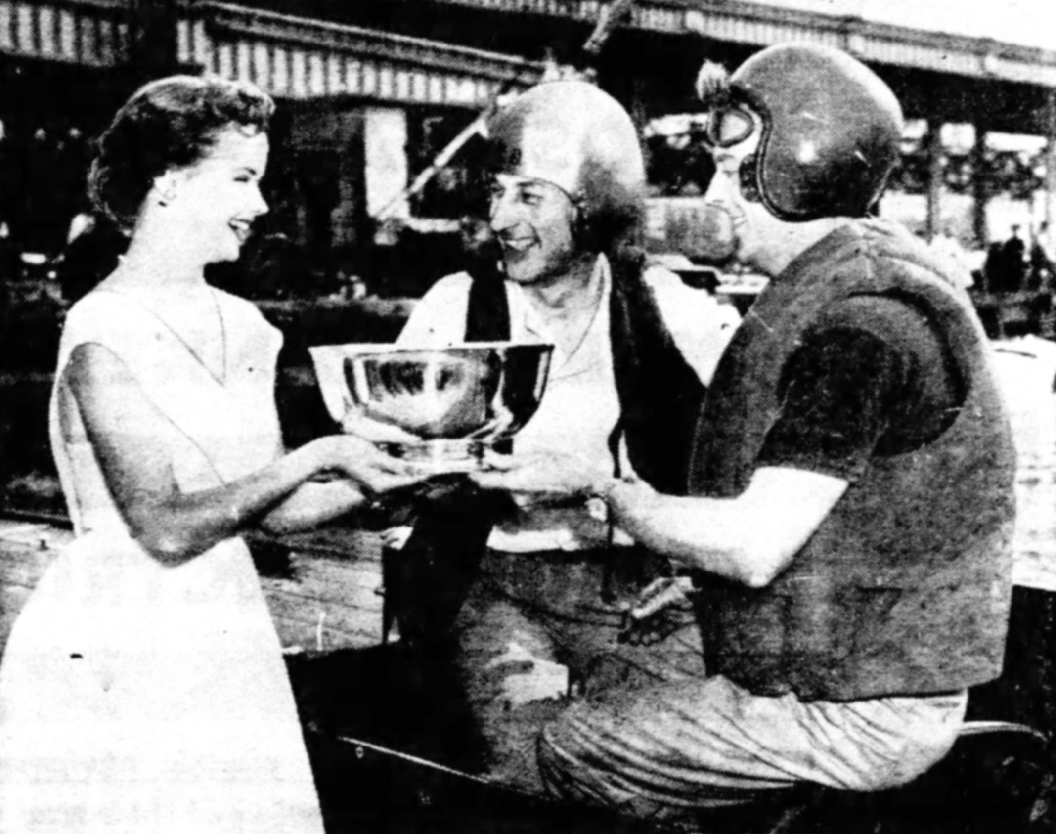 1951 Harwood Trophy Race - Davy Jones Wins Manhattan Race